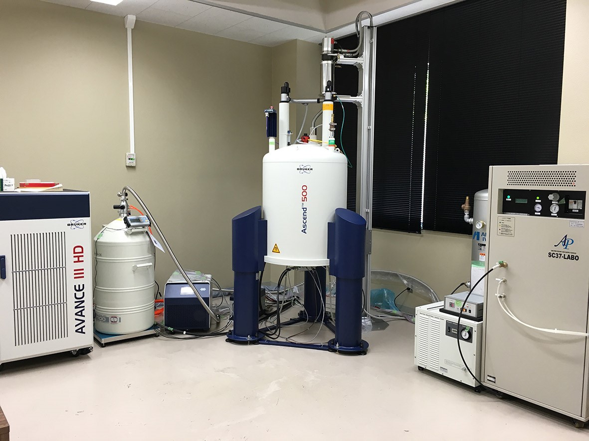 核磁気共鳴装置 (NMR) | 山梨大学機器分析センター